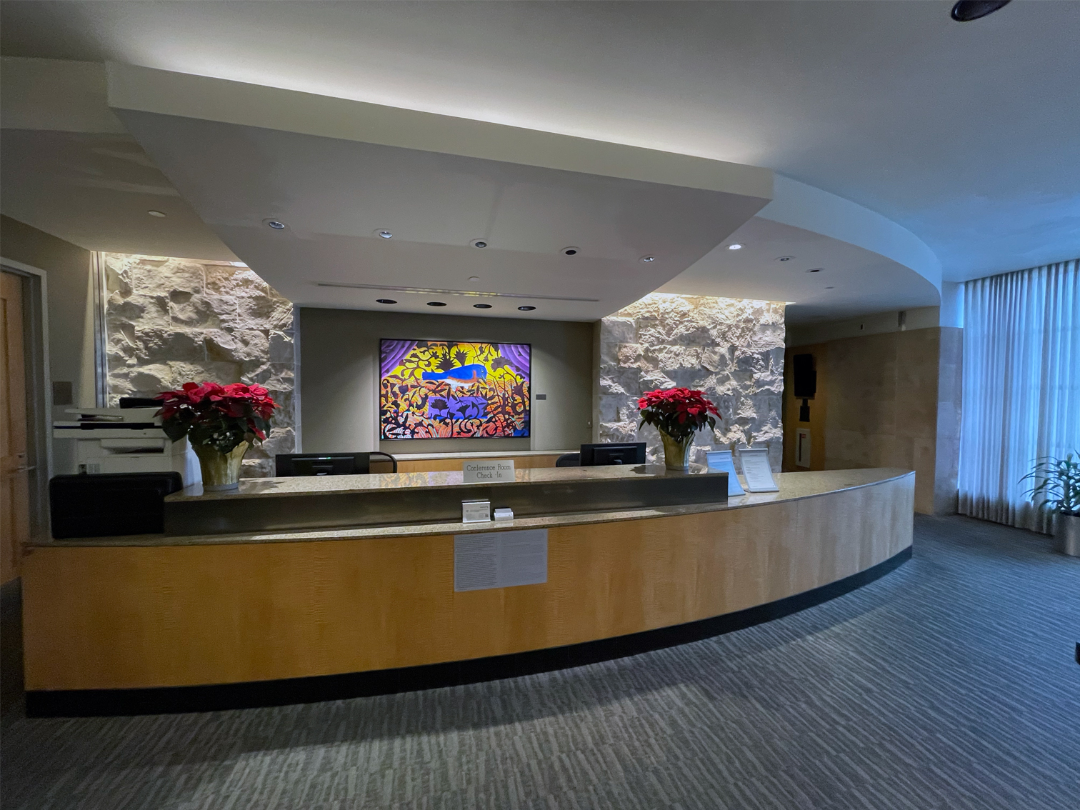 Best Admirals Club at DFW Airport [2025] | PointsFeed